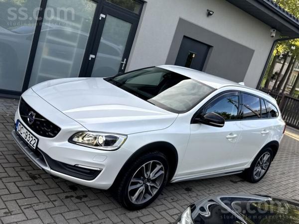 White Volvo V60 2017 in Riga, with an engine capacity of 2.00 L and mileage of 204 thousand km for 10500 €, photo 8 on AUTOMOTO.COM.LV