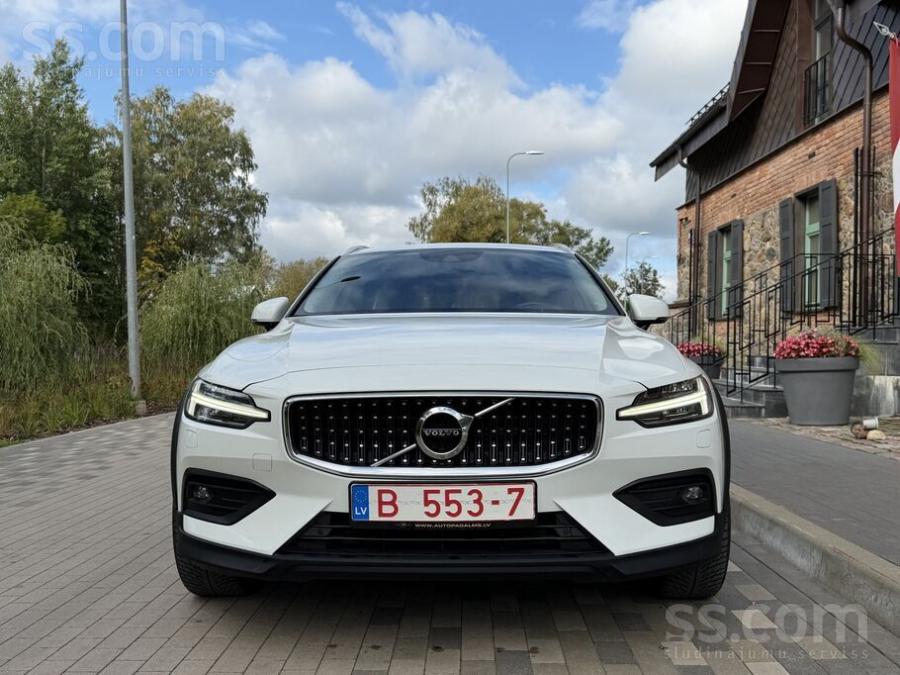 Balts Volvo V60 2019 Rēzekne, ar dzinēja tilpumu 2.00 L un nobraukumu 227 tūkst. km par 19990 €, foto 1 vietnē AUTOMOTO.COM.LV