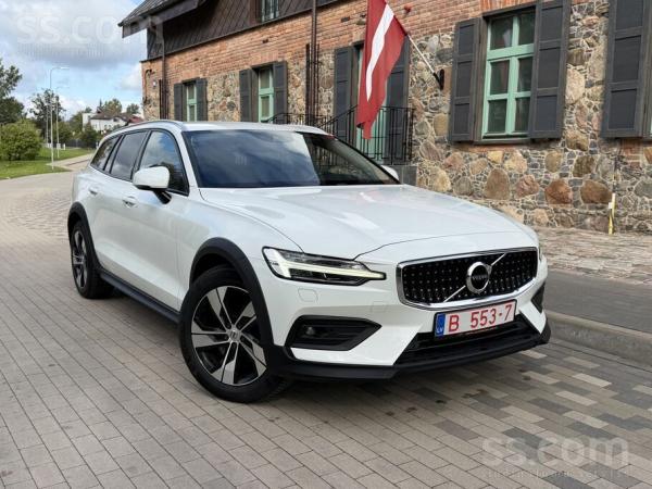Balts Volvo V60 2019 Rēzekne, ar dzinēja tilpumu 2.00 L un nobraukumu 227 tūkst. km par 19990 €, foto 3 vietnē AUTOMOTO.COM.LV