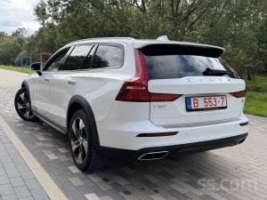 Balts Volvo V60 2019 Rēzekne, ar dzinēja tilpumu 2.00 L un nobraukumu 227 tūkst. km par 19990 €, foto 5 vietnē AUTOMOTO.COM.LV