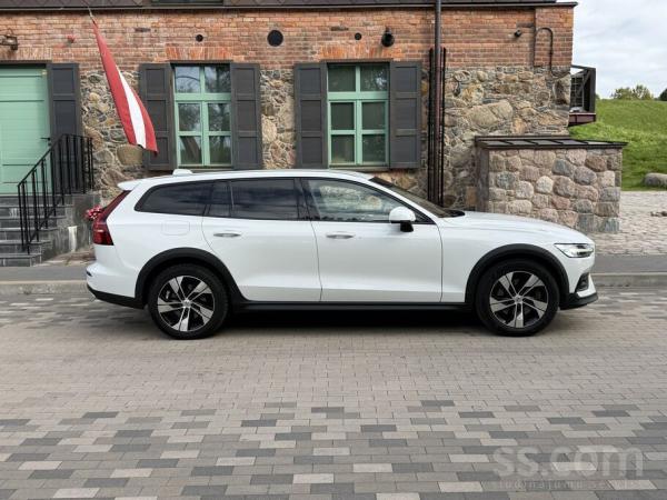 Balts Volvo V60 2019 Rēzekne, ar dzinēja tilpumu 2.00 L un nobraukumu 227 tūkst. km par 19990 €, foto 6 vietnē AUTOMOTO.COM.LV
