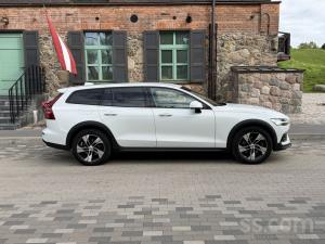 Balts Volvo V60 2019 Rēzekne, ar dzinēja tilpumu 2.00 L un nobraukumu 227 tūkst. km par 19990 €, foto 6 vietnē AUTOMOTO.COM.LV