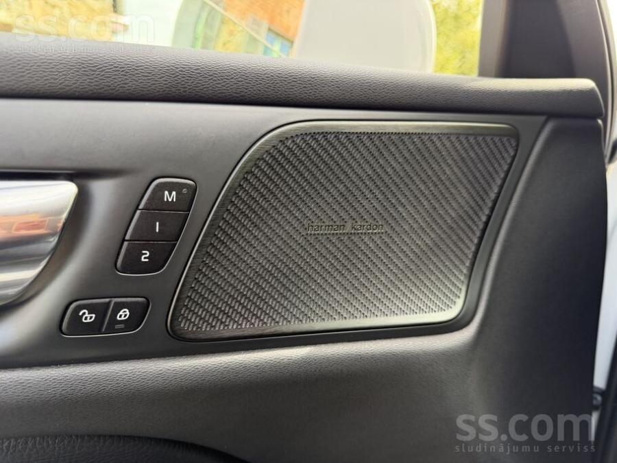 Balts Volvo V60 2019 Rēzekne, ar dzinēja tilpumu 2.00 L un nobraukumu 227 tūkst. km par 19990 €, foto 14 vietnē AUTOMOTO.COM.LV