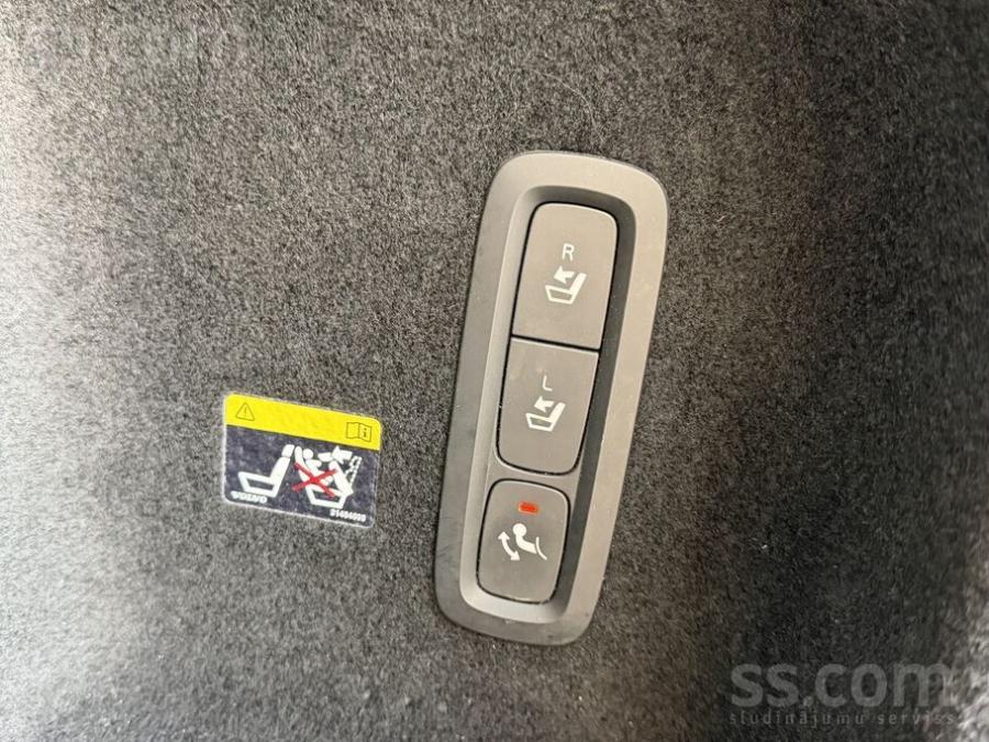 Balts Volvo V60 2019 Rēzekne, ar dzinēja tilpumu 2.00 L un nobraukumu 227 tūkst. km par 19990 €, foto 21 vietnē AUTOMOTO.COM.LV