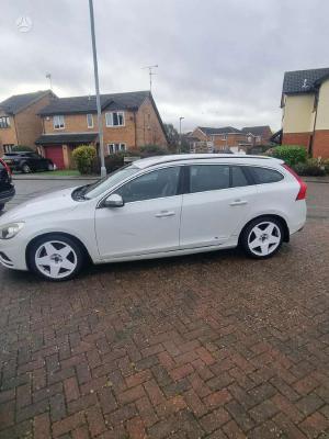 White Volvo V60 2012 in Vievis, with an engine capacity of 2.00 L and mileage of 170 thousand km for 2600 €, photo 4 on AUTOMOTO.COM.LV