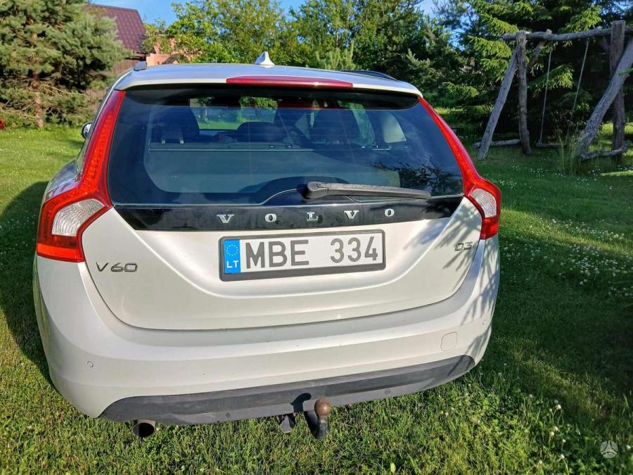 Balts Volvo V60 2012 Pagėgiai, ar dzinēja tilpumu 1.98 L un nobraukumu 348 tūkst. km par 5200 €, foto 7 vietnē AUTOMOTO.COM.LV