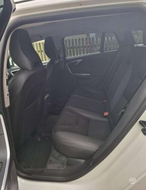 White Volvo V60 2012 in Vilnius, with an engine capacity of 2.00 L and mileage of 315 thousand km for 4050 €, photo 9 on AUTOMOTO.COM.LV