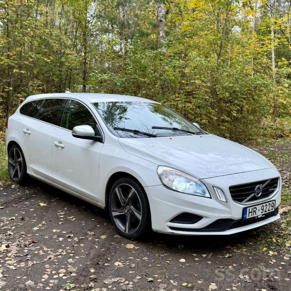 Balts Volvo V60 2013 Rīga, ar dzinēja tilpumu 2.00 L un nobraukumu 308 tūkst. km par 6000 €, foto 1 vietnē AUTOMOTO.COM.LV