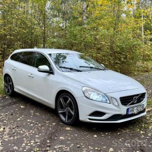 White Volvo V60 2013 in Riga, with an engine capacity of 2.00 L and mileage of 308 thousand km for 6000 €, photo 1 on AUTOMOTO.COM.LV