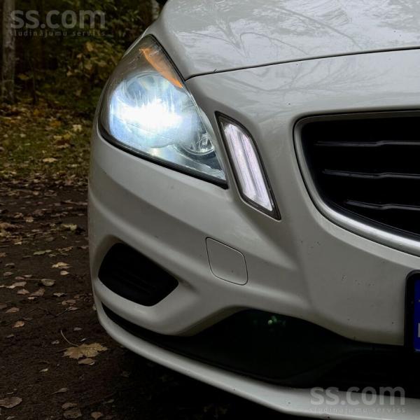 Balts Volvo V60 2013 Rīga, ar dzinēja tilpumu 2.00 L un nobraukumu 308 tūkst. km par 6000 €, foto 5 vietnē AUTOMOTO.COM.LV