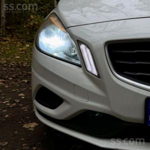 White Volvo V60 2013 in Riga, with an engine capacity of 2.00 L and mileage of 308 thousand km for 6000 €, photo 5 on AUTOMOTO.COM.LV