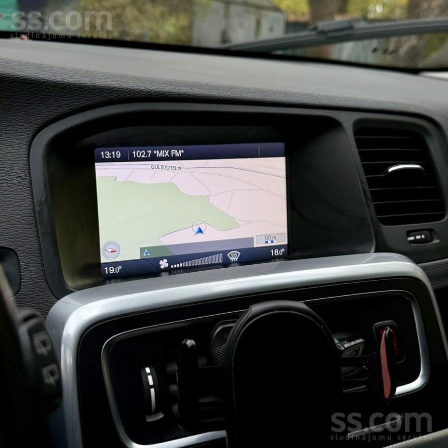White Volvo V60 2013 in Riga, with an engine capacity of 2.00 L and mileage of 308 thousand km for 6000 €, photo 7 on AUTOMOTO.COM.LV