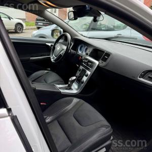 White Volvo V60 2013 in Riga, with an engine capacity of 2.00 L and mileage of 308 thousand km for 6000 €, photo 9 on AUTOMOTO.COM.LV
