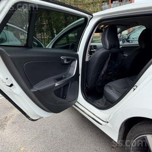 White Volvo V60 2013 in Riga, with an engine capacity of 2.00 L and mileage of 308 thousand km for 6000 €, photo 10 on AUTOMOTO.COM.LV
