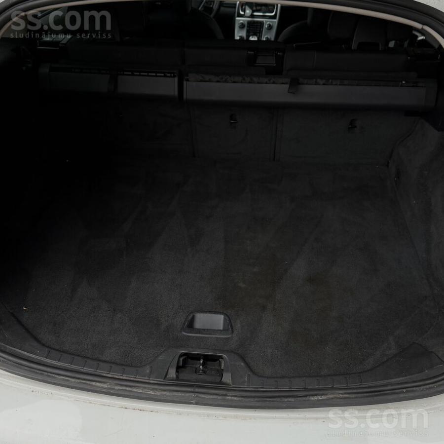 White Volvo V60 2013 in Riga, with an engine capacity of 2.00 L and mileage of 308 thousand km for 6000 €, photo 11 on AUTOMOTO.COM.LV