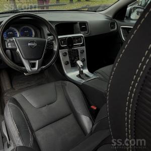 White Volvo V60 2013 in Riga, with an engine capacity of 2.00 L and mileage of 308 thousand km for 6000 €, photo 12 on AUTOMOTO.COM.LV