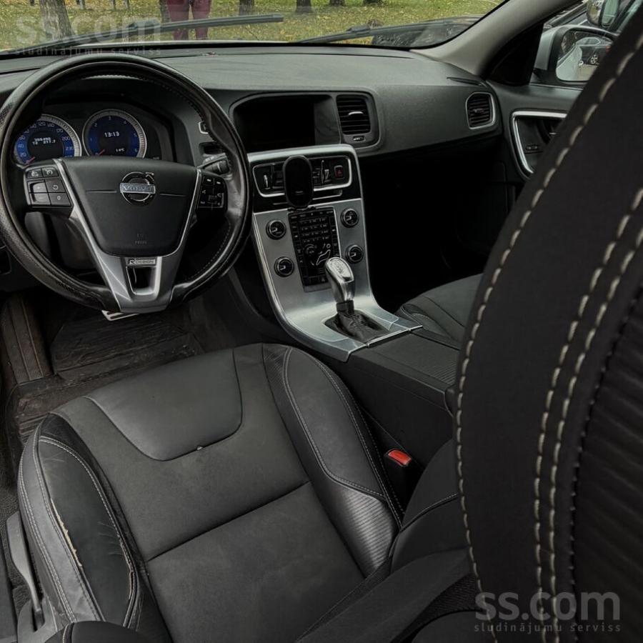 White Volvo V60 2013 in Riga, with an engine capacity of 2.00 L and mileage of 308 thousand km for 6000 €, photo 12 on AUTOMOTO.COM.LV