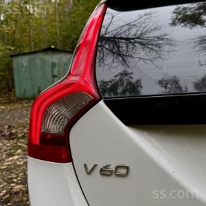 White Volvo V60 2013 in Riga, with an engine capacity of 2.00 L and mileage of 308 thousand km for 6000 €, photo 13 on AUTOMOTO.COM.LV