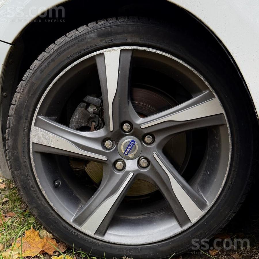 White Volvo V60 2013 in Riga, with an engine capacity of 2.00 L and mileage of 308 thousand km for 6000 €, photo 16 on AUTOMOTO.COM.LV