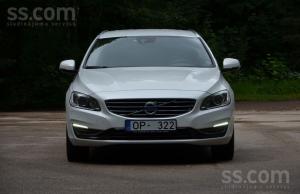 Balts Volvo V60 2015 Rīga, ar dzinēja tilpumu 2.40 L un nobraukumu 0 tūkst. km par 7690 €, foto 4 vietnē AUTOMOTO.COM.LV