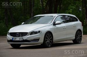 Balts Volvo V60 2015 Rīga, ar dzinēja tilpumu 2.40 L un nobraukumu 0 tūkst. km par 7690 €, foto 6 vietnē AUTOMOTO.COM.LV