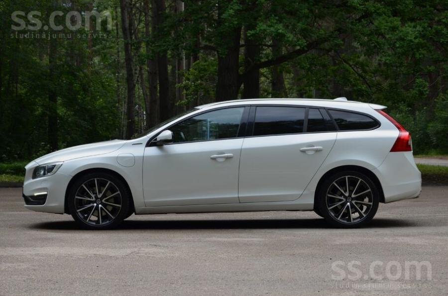 Balts Volvo V60 2015 Rīga, ar dzinēja tilpumu 2.40 L un nobraukumu 0 tūkst. km par 7690 €, foto 7 vietnē AUTOMOTO.COM.LV