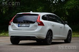 Balts Volvo V60 2015 Rīga, ar dzinēja tilpumu 2.40 L un nobraukumu 0 tūkst. km par 7690 €, foto 10 vietnē AUTOMOTO.COM.LV