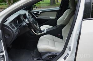 Balts Volvo V60 2015 Rīga, ar dzinēja tilpumu 2.40 L un nobraukumu 0 tūkst. km par 7690 €, foto 12 vietnē AUTOMOTO.COM.LV