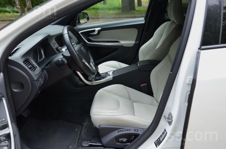 Balts Volvo V60 2015 Rīga, ar dzinēja tilpumu 2.40 L un nobraukumu 0 tūkst. km par 7690 €, foto 12 vietnē AUTOMOTO.COM.LV