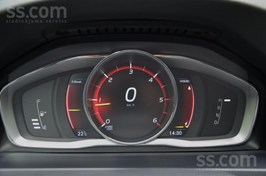 Balts Volvo V60 2015 Rīga, ar dzinēja tilpumu 2.40 L un nobraukumu 0 tūkst. km par 7690 €, foto 17 vietnē AUTOMOTO.COM.LV