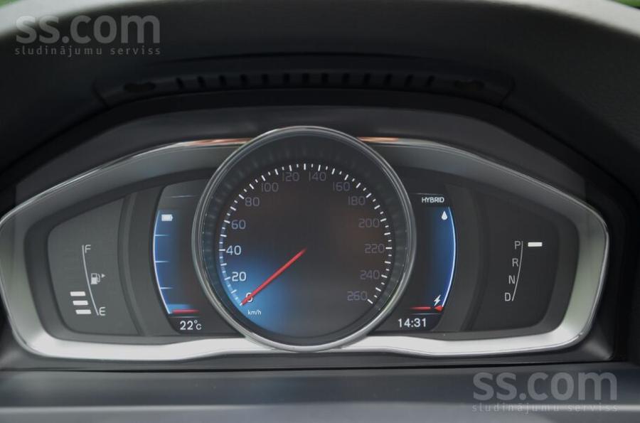 Balts Volvo V60 2015 Rīga, ar dzinēja tilpumu 2.40 L un nobraukumu 0 tūkst. km par 7690 €, foto 20 vietnē AUTOMOTO.COM.LV