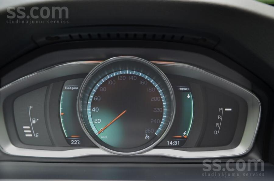 Balts Volvo V60 2015 Rīga, ar dzinēja tilpumu 2.40 L un nobraukumu 0 tūkst. km par 7690 €, foto 21 vietnē AUTOMOTO.COM.LV