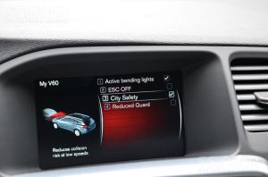 Balts Volvo V60 2015 Rīga, ar dzinēja tilpumu 2.40 L un nobraukumu 0 tūkst. km par 7690 €, foto 25 vietnē AUTOMOTO.COM.LV