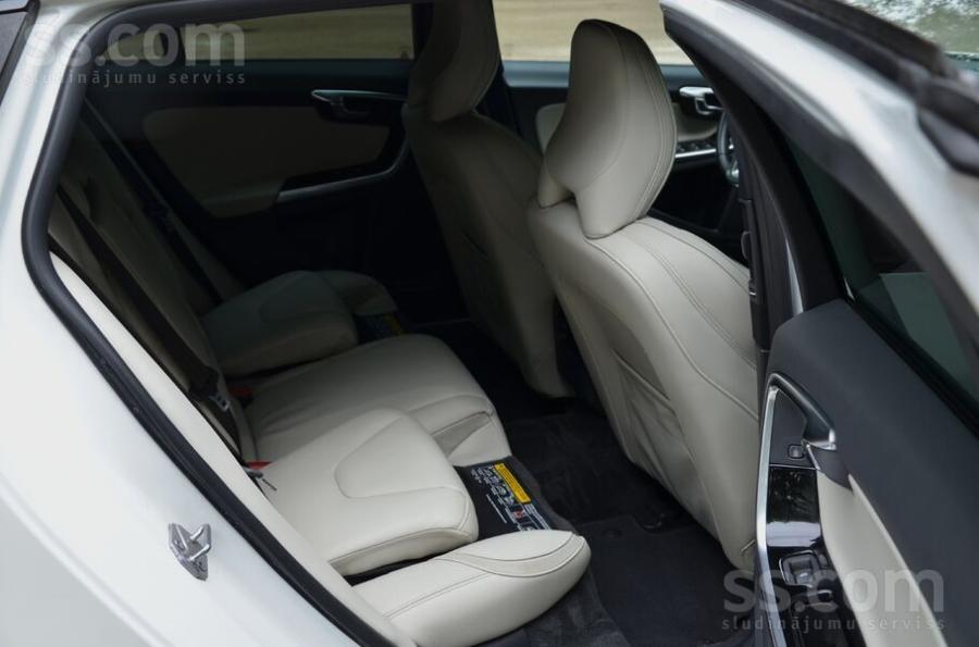 Balts Volvo V60 2015 Rīga, ar dzinēja tilpumu 2.40 L un nobraukumu 0 tūkst. km par 7690 €, foto 32 vietnē AUTOMOTO.COM.LV