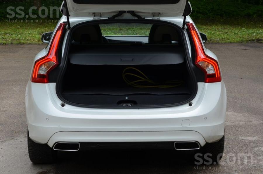 Balts Volvo V60 2015 Rīga, ar dzinēja tilpumu 2.40 L un nobraukumu 0 tūkst. km par 7690 €, foto 34 vietnē AUTOMOTO.COM.LV