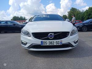 White Volvo V60 2015 in Taurage, with an engine capacity of 2.00 L and mileage of 244 thousand km for 5600 €, photo 4 on AUTOMOTO.COM.LV