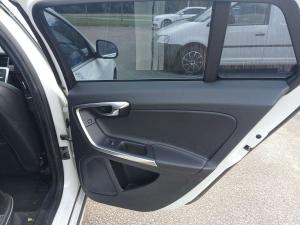 White Volvo V60 2015 in Taurage, with an engine capacity of 2.00 L and mileage of 244 thousand km for 5600 €, photo 9 on AUTOMOTO.COM.LV