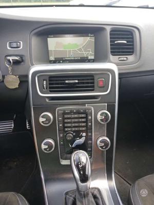 White Volvo V60 2015 in Taurage, with an engine capacity of 2.00 L and mileage of 244 thousand km for 5600 €, photo 16 on AUTOMOTO.COM.LV