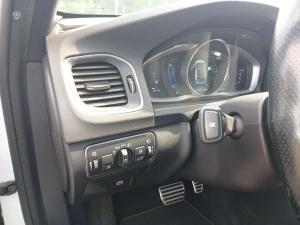 White Volvo V60 2015 in Taurage, with an engine capacity of 2.00 L and mileage of 244 thousand km for 5600 €, photo 19 on AUTOMOTO.COM.LV