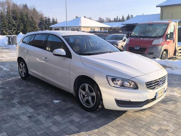 White Volvo V60 2015 in Taurage, with an engine capacity of 2.00 L and mileage of 194 thousand km for 6100 €, photo 3 on AUTOMOTO.COM.LV