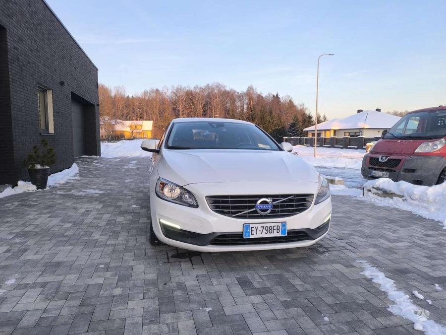 White Volvo V60 2015 in Taurage, with an engine capacity of 2.00 L and mileage of 194 thousand km for 6100 €, photo 19 on AUTOMOTO.COM.LV