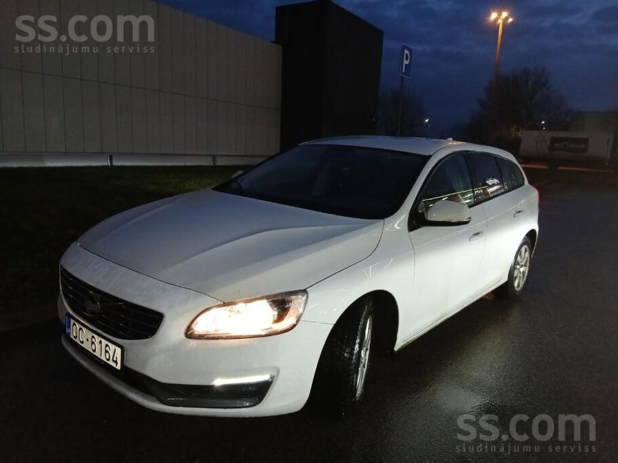 White Volvo V60 2014 in Riga, with an engine capacity of 1.60 L and mileage of 0 thousand km for 4999 €, photo 3 on AUTOMOTO.COM.LV