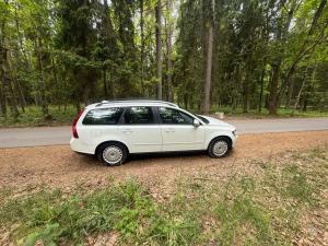 White Volvo V60 2009 in Siauliai, with an engine capacity of 0.00 L and mileage of 256 thousand km for 3250 €, photo 3 on AUTOMOTO.COM.LV