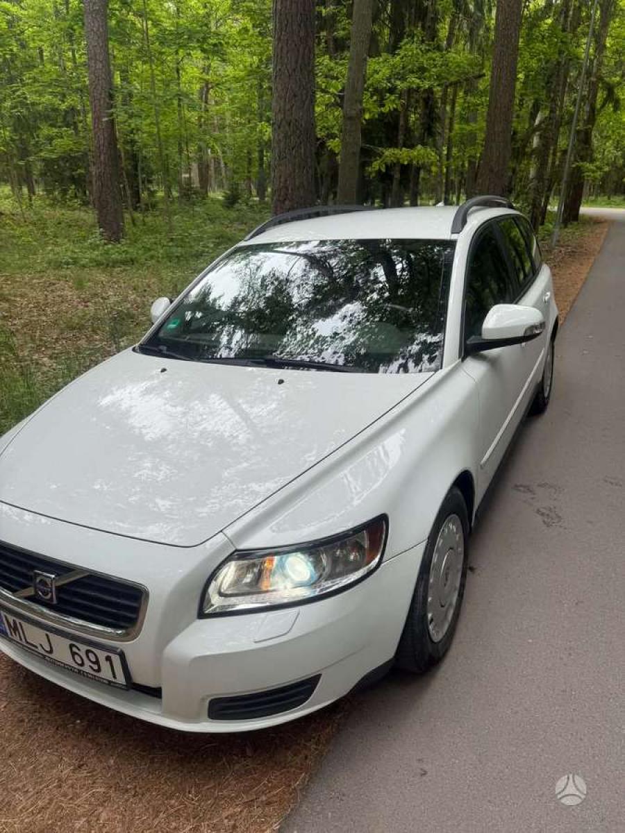 White Volvo V60 2009 in Siauliai, with an engine capacity of 0.00 L and mileage of 256 thousand km for 3250 €, photo 6 on AUTOMOTO.COM.LV