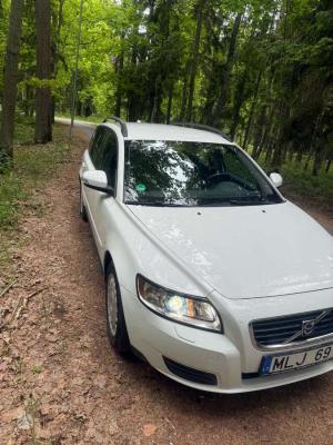 White Volvo V60 2009 in Siauliai, with an engine capacity of 0.00 L and mileage of 256 thousand km for 3250 €, photo 9 on AUTOMOTO.COM.LV