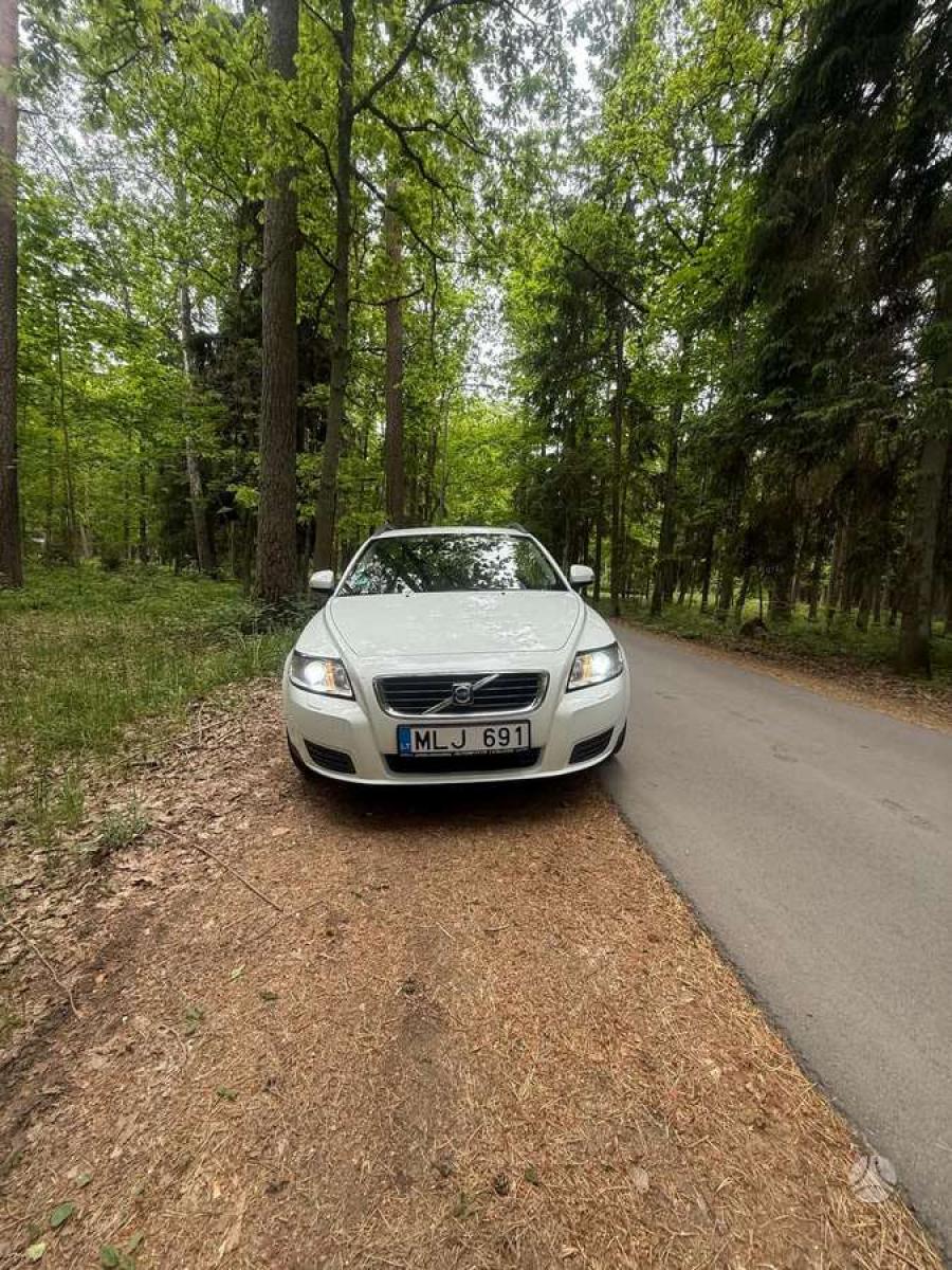 White Volvo V60 2009 in Siauliai, with an engine capacity of 0.00 L and mileage of 256 thousand km for 3250 €, photo 12 on AUTOMOTO.COM.LV