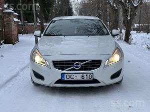 Balts Volvo V60 2010 Jelgava, ar dzinēja tilpumu 2.40 L un nobraukumu 0 tūkst. km par 5350 €, foto 2 vietnē AUTOMOTO.COM.LV