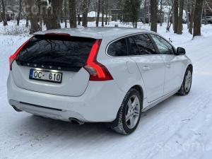 Balts Volvo V60 2010 Jelgava, ar dzinēja tilpumu 2.40 L un nobraukumu 0 tūkst. km par 5350 €, foto 4 vietnē AUTOMOTO.COM.LV