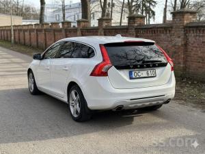 Balts Volvo V60 2010 Jelgava, ar dzinēja tilpumu 2.40 L un nobraukumu 0 tūkst. km par 5150 €, foto 3 vietnē AUTOMOTO.COM.LV