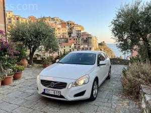 Balts Volvo V60 2010 Jelgava, ar dzinēja tilpumu 2.40 L un nobraukumu 0 tūkst. km par 5150 €, foto 4 vietnē AUTOMOTO.COM.LV